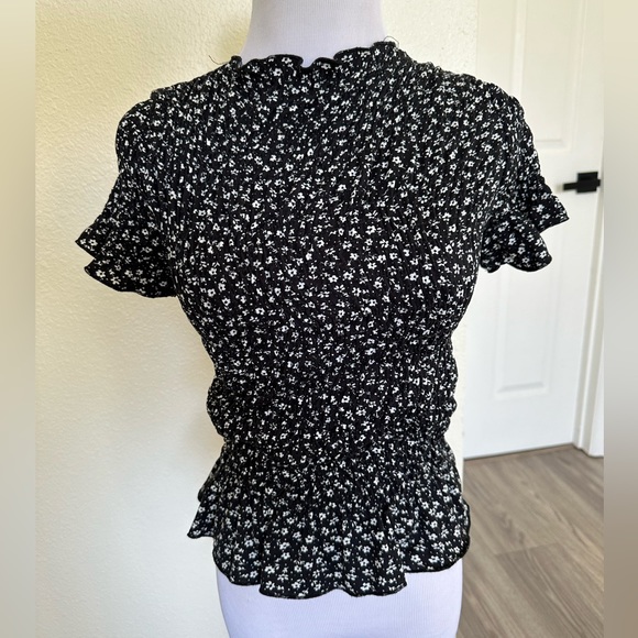 Tahari | Tops | Tahari Floral Small Form Fitting Stretchy Top | Poshmark